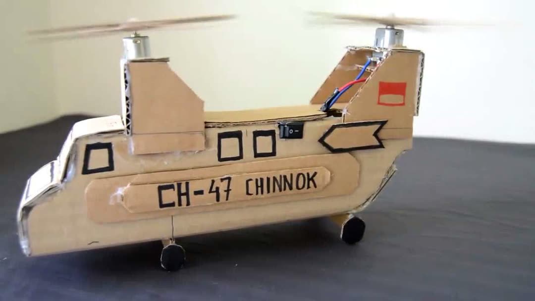 创意手工diy-硬纸板手工制作运输机电动玩具模型