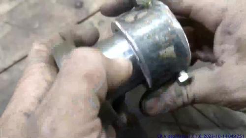 大叔偷学到一门手艺,制作出自动缠绕机,一天做十个就能挣两千