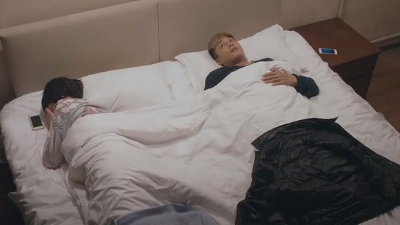 离异夫妻在旅馆睡觉,半夜听到老鼠声,老公吓得不敢睡