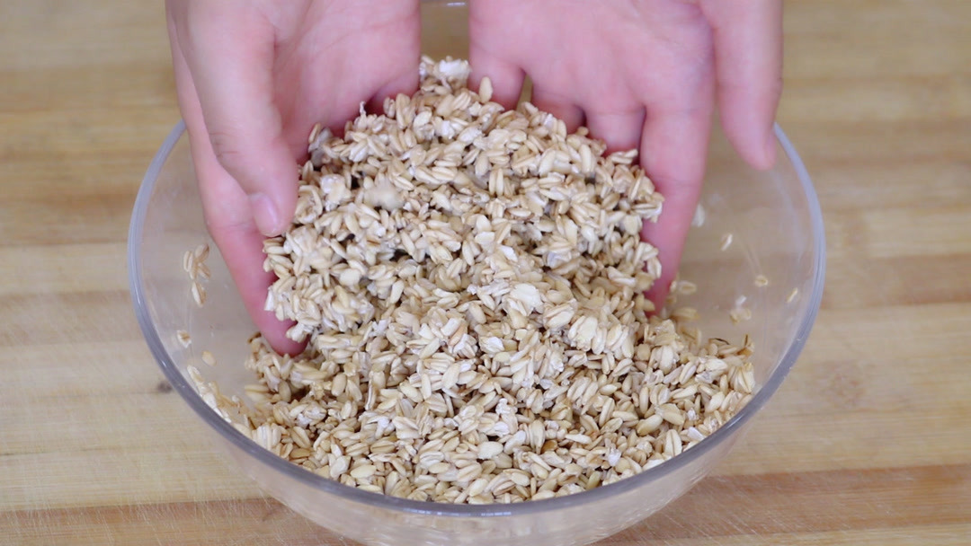 燕麦别再泡水喝,教你新做法,不蒸不炸,柔软暄香,比面包还好吃