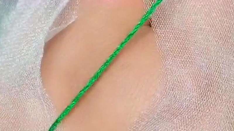 衣服被划破了,隐形针法让你轻松补好,完全看不出来痕迹
