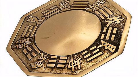 大门对着别人房檐,是大凶的,易经风水是这样化解的