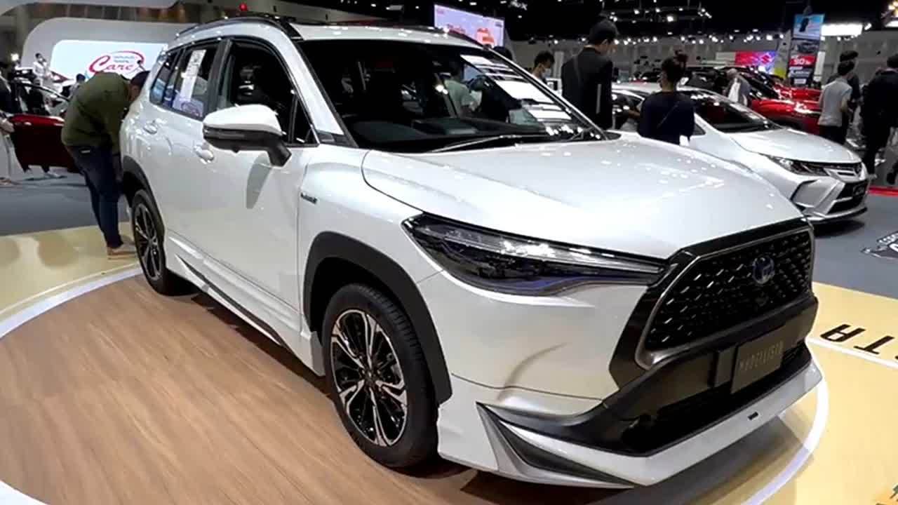 新车鉴赏,实拍2023款全新丰田卡罗拉.