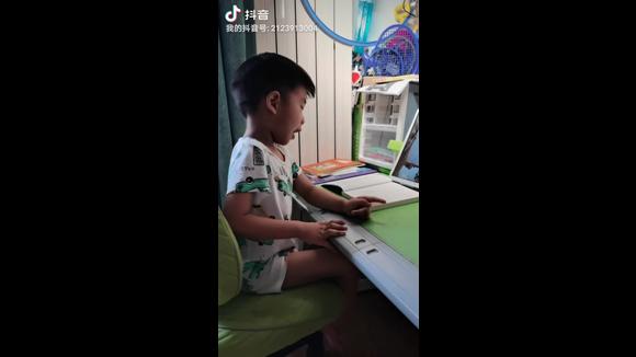 5岁多儿子为什么可以和外教自由交流