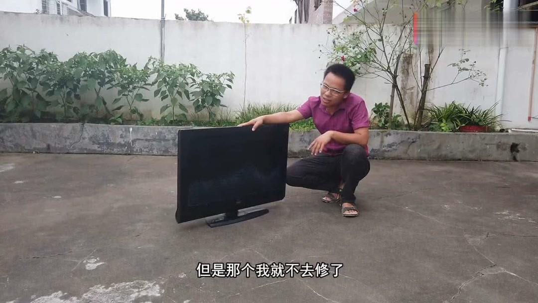 2010年液晶电视坏了,维修费要价800块钱,维修师傅赚了多