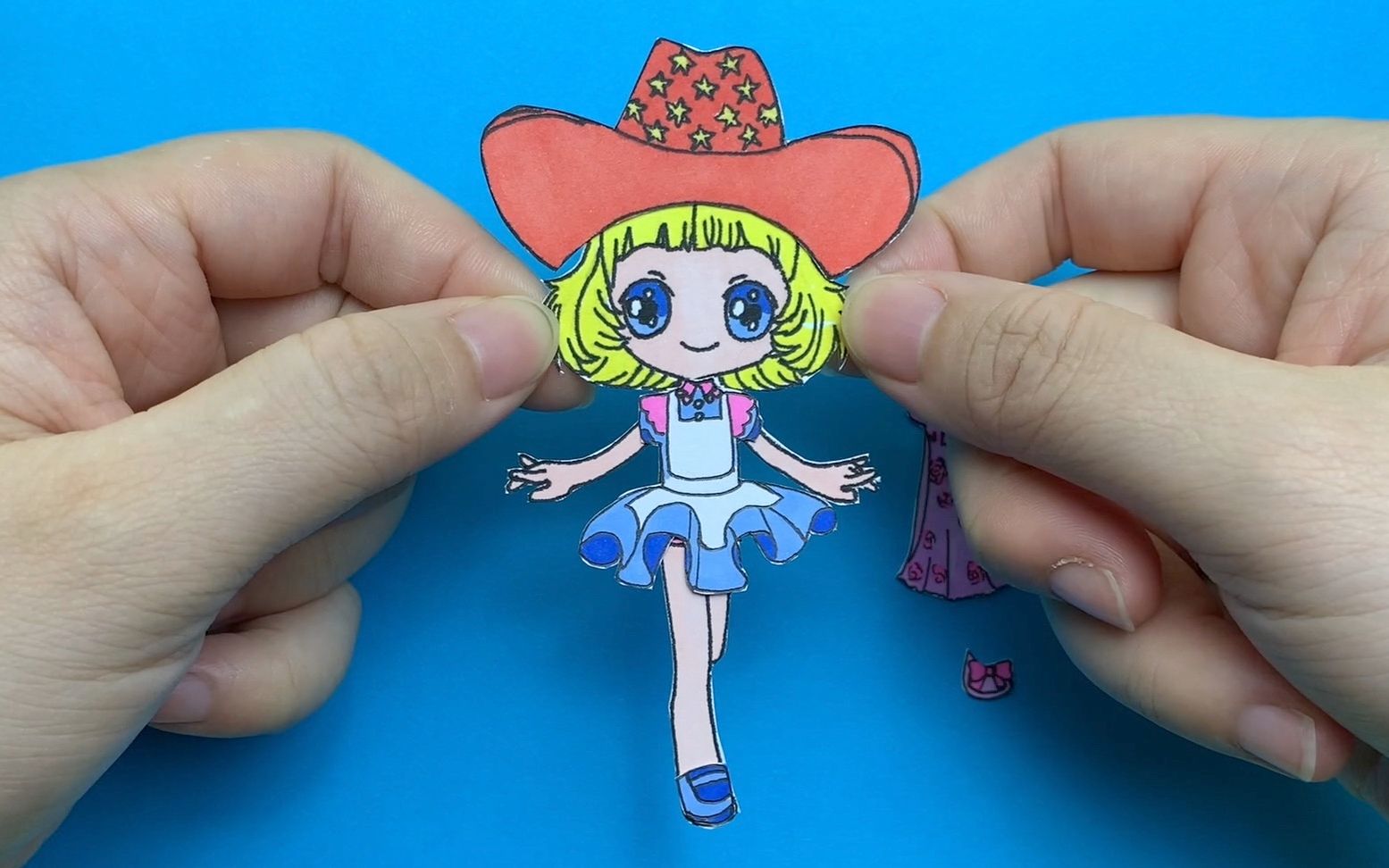 纸娃娃创意手工:制作可爱的小女孩,美丽的连衣裙和牛仔装