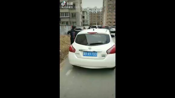 顺捷物业借疫情期间,以不交地上公共停车位为由不让业主回家