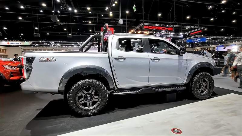 这皮卡真牛!车长超5米2,霸气媲美福特猛禽,3.0T柴油+四驱!