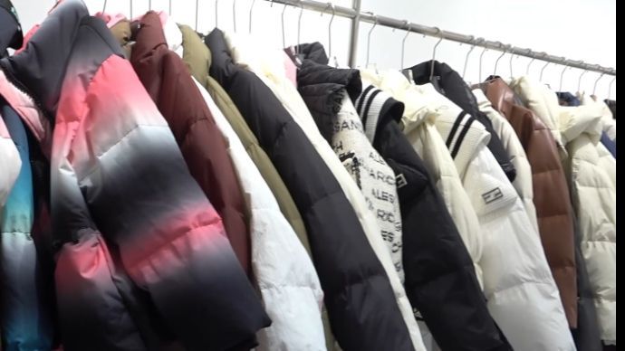 果然视频|壹点探针:"贵"上热搜的羽绒服到底贵在哪?