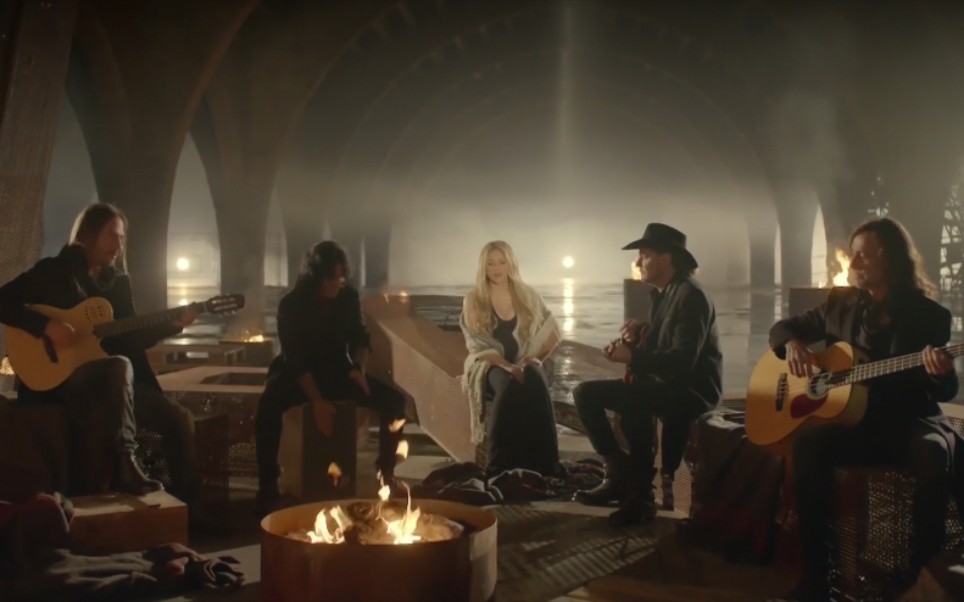 Maná - _Mi Verdad_ a dueto con Shakira (Video Oficial)