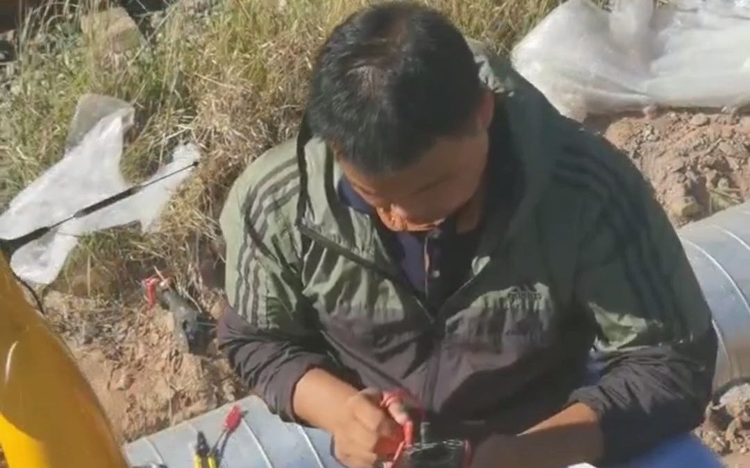 某原油管道智能测试桩安装,GPS可定位无线远程传输电位采集仪