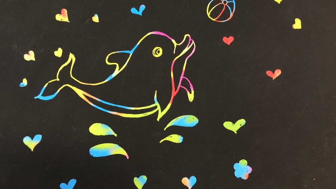 简笔画——画一只可爱的小海豚,它还在玩小皮球呢