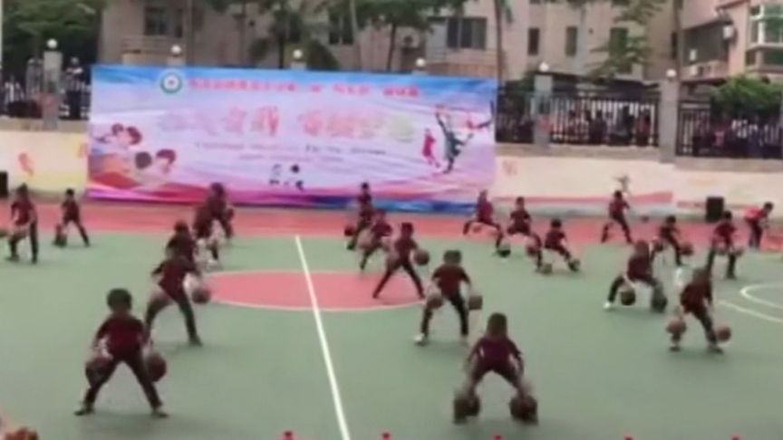 二②班全体同学花式篮球ߏ�表演