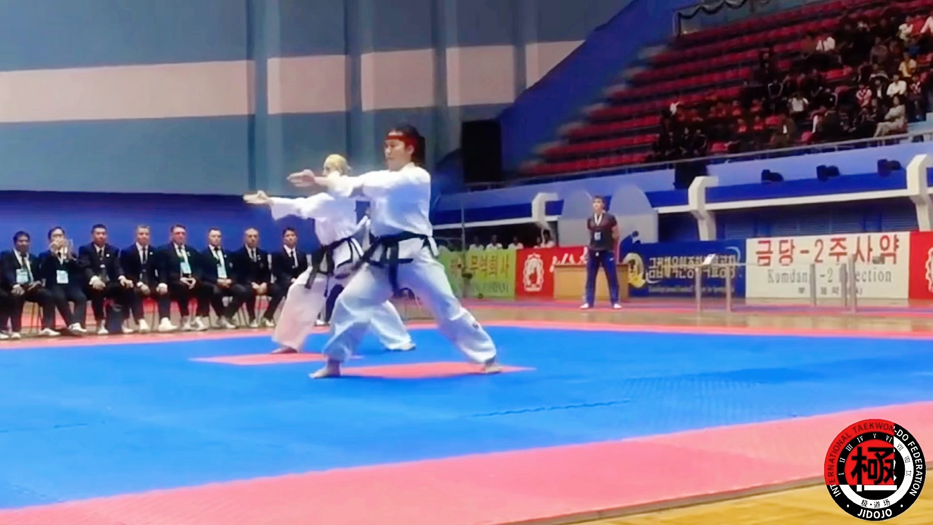 ...决赛系列:女子黑带一段个人特尔PATTERN岛山片段:俄罗斯?VS?朝鲜