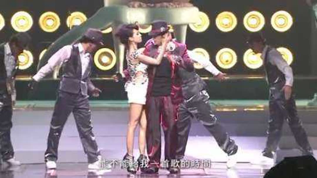周杰伦出现在蔡依林演唱会上,当周杰伦抱住她的那刻,全场沸腾了