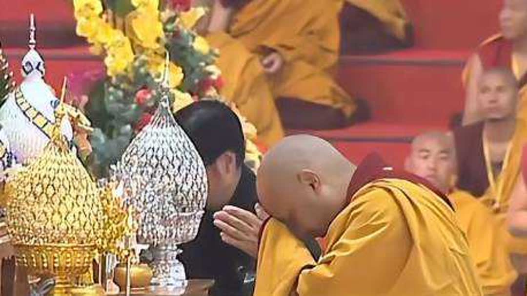 泰国地位最高最尊贵的,不是国王,而是此人,国王见了他都得跪拜