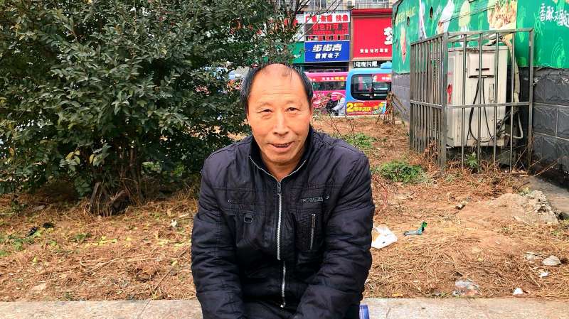 农村大叔在3000米井下工作40年,现在每月领多少退休金?满意吗?