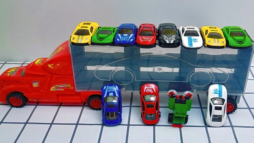 厢式货车,装满了各种小轿车