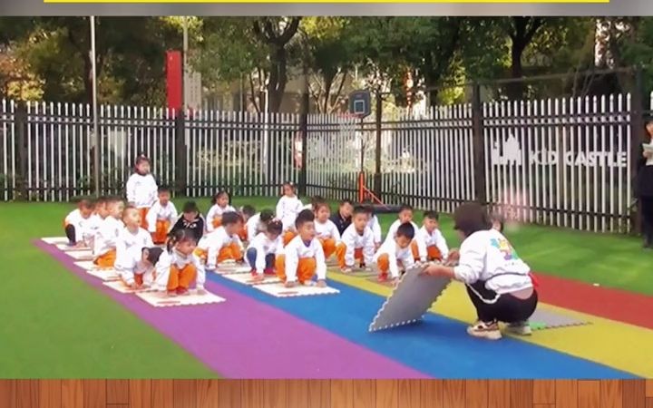 幼儿园公开课|小班最有创意的公开课,简单有趣的体育公开课《小青蛙...