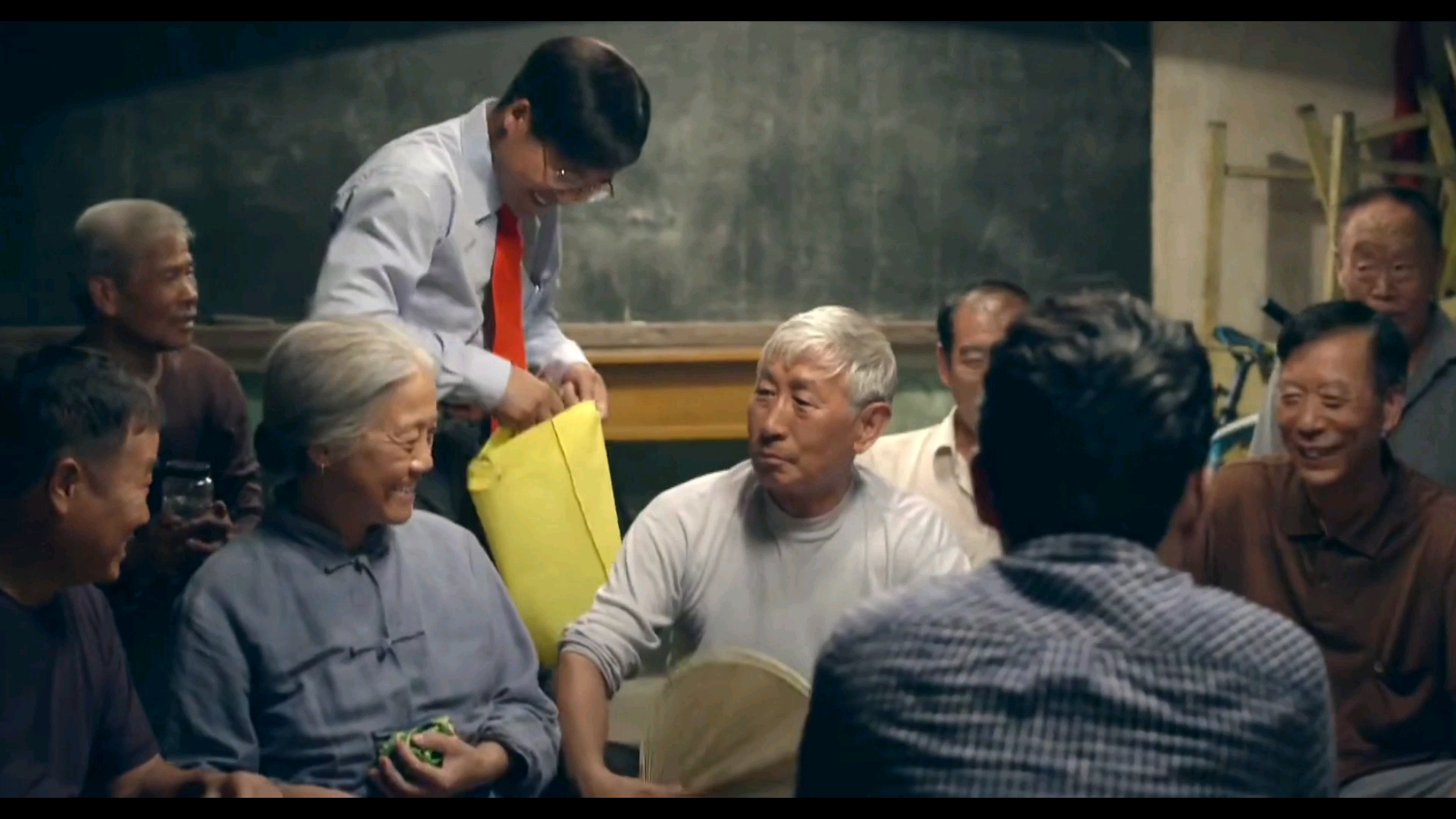 开个会村会计和老村长能掐起来,太逗了