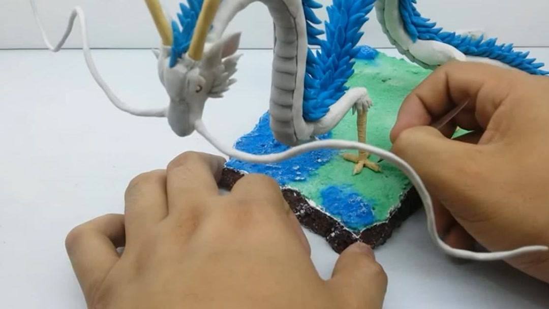 千与千寻的手办太贵,自己用橡皮泥捏一条白龙,步骤简单易学