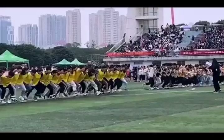 127. #记录校园生活#团建游戏#两人三足 这才是趣味运动会正确的打开...