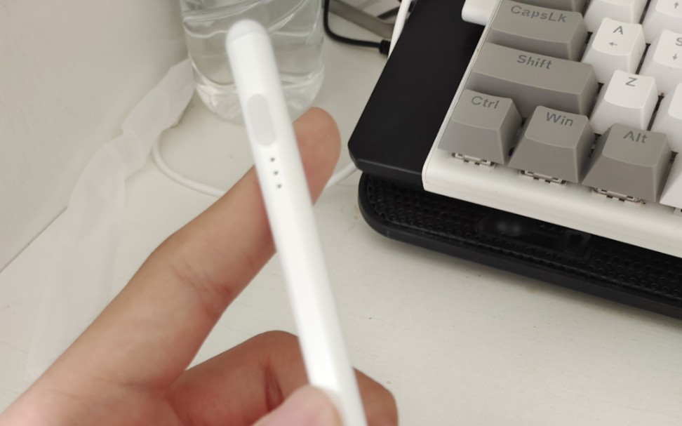 【益博思电容笔】很值得购买的一款电容笔,笔身很有分量,使用过程中...