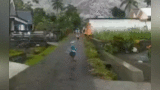 【印度尼西亚】印尼塞梅鲁火山喷发万米火山灰遮天蔽日居民紧急撤离
