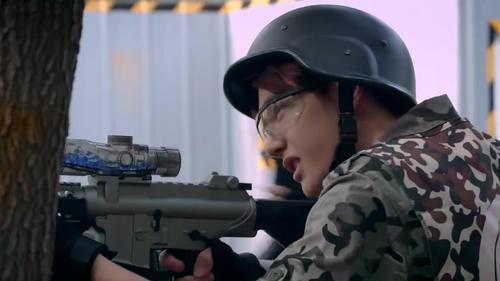 至味和清欢带队打真人CS,没想到丁人间玩战术,成功淘汰了至味