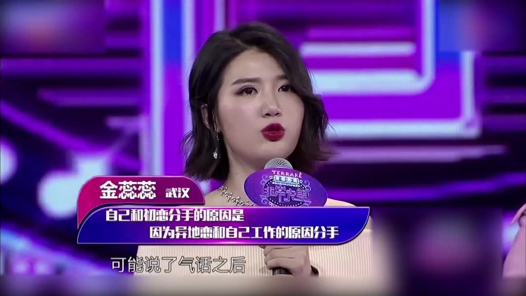 模拟乘客向空姐要微信,微胖空姐回应:不好意思我没有,勾起回忆