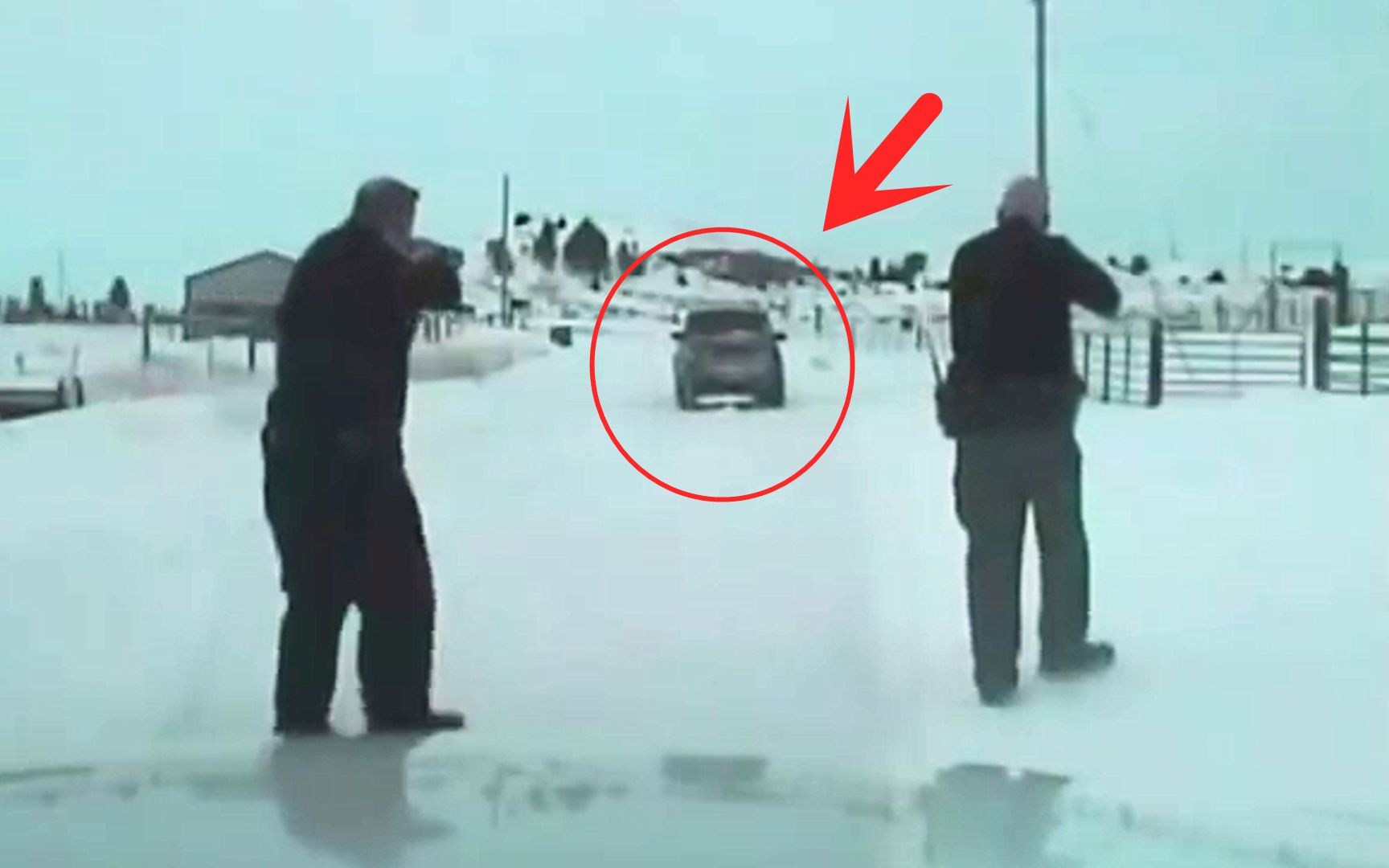 小偷遇到美国警察,路太滑未及时停车,连遭24枪毙命!