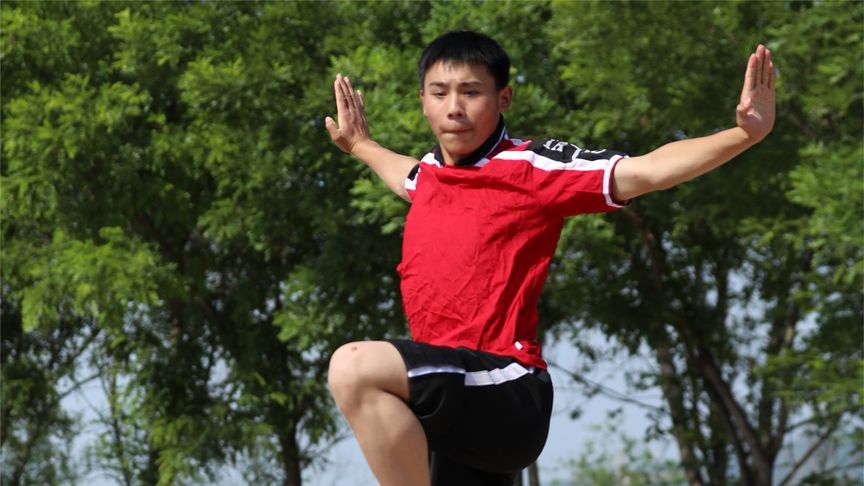 我在塔沟武校学武术:实拍塔沟男孩练武,超帅气!