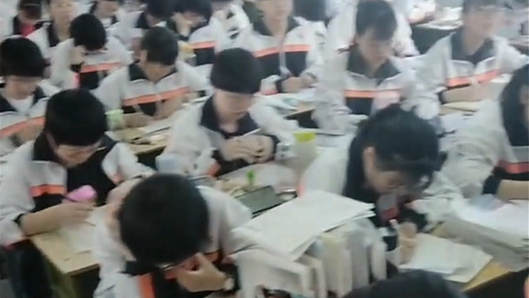 河北衡水中学又火了,学霸们在室里的一幕,网友:真是名不虚传!