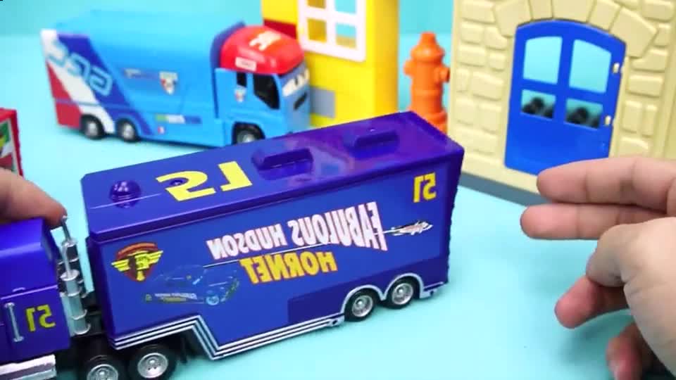 汽车总动员_法国发射车与货柜车_玩具_赛车总动员_1