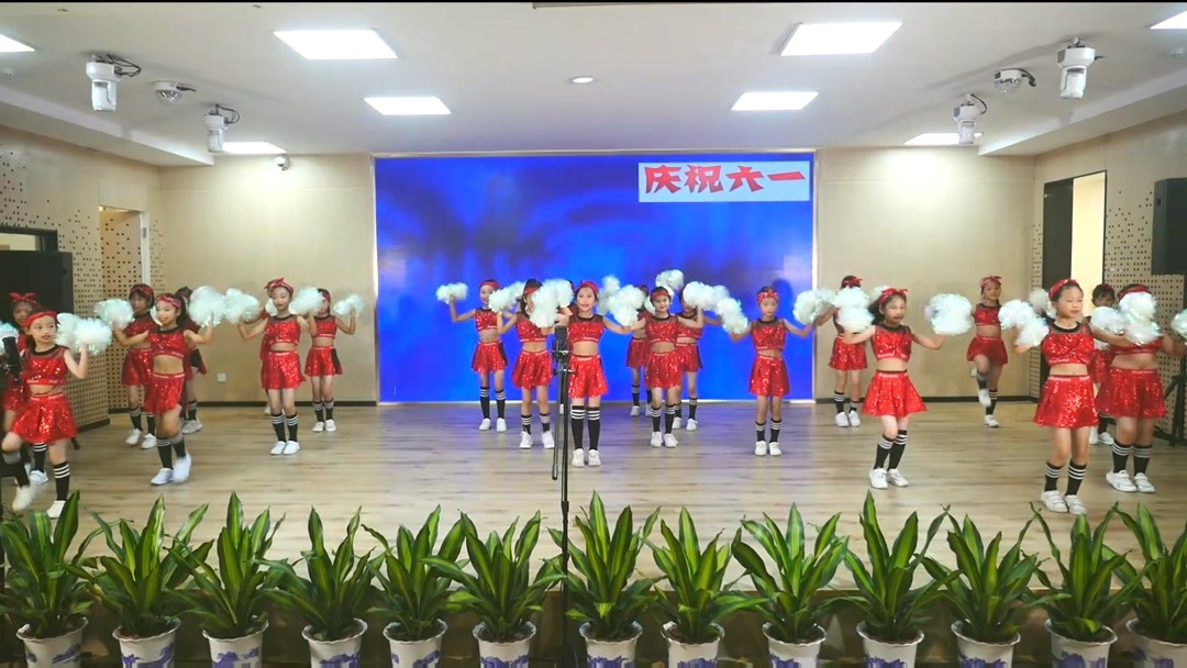 1、啦啦操《宝贝优先》