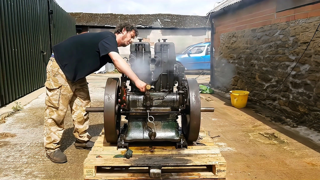 特别奇怪的柴油发动机,它有两个飞轮,你们见过吗