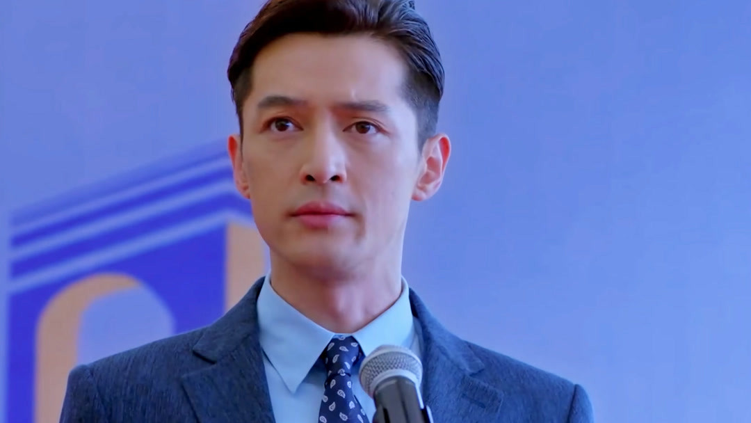 小伙为了正义辞职,得到老板的肯定,临走前给了他一个奖