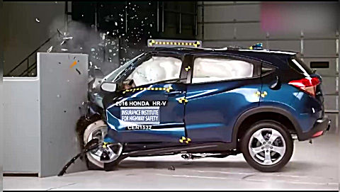 本田HRV 小范围重叠碰撞测试, 车架有点弯 整体合格了