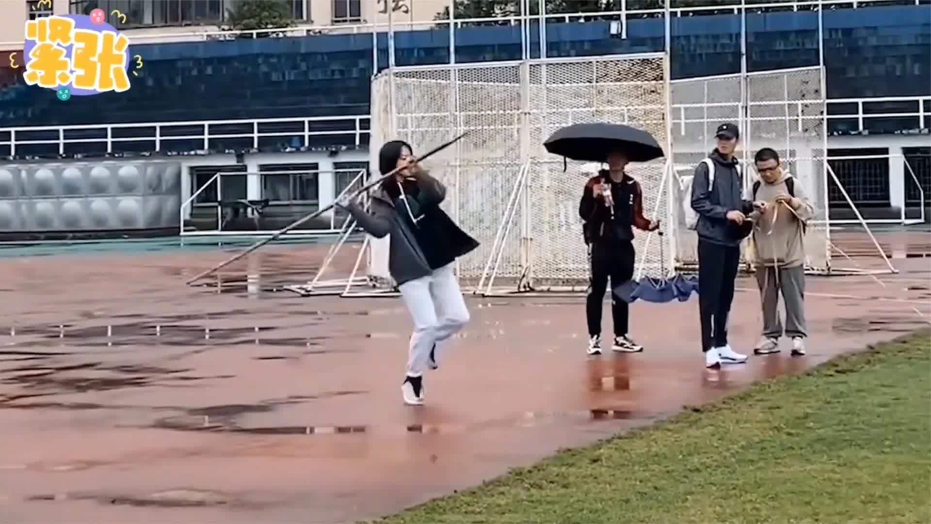 搞笑视频:学校运动会的爆笑时刻,个个都是运动天才