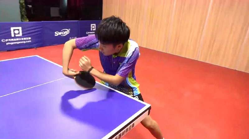 乒乓球教学!反手拧拉技巧讲解,希望对你有帮助!