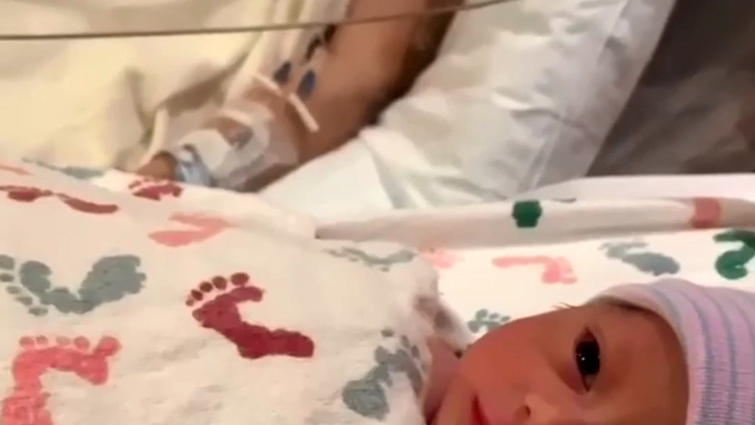 分享一个刚出生的试管宝宝,太可爱了