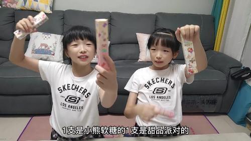 双胞胎拆2款盲盒笔,小熊软糖系列和甜品派对系列,既好看又好写