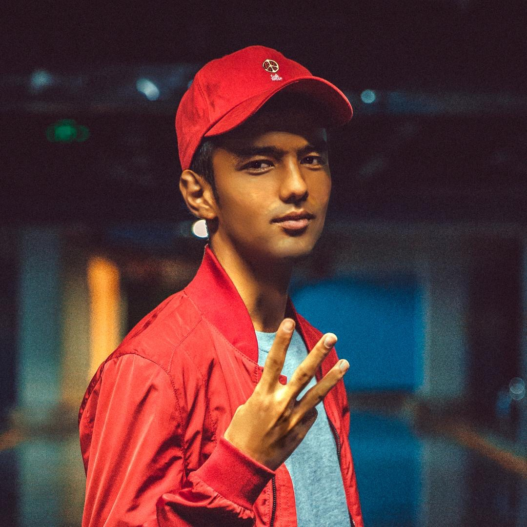 石榴熟了白毛毛 