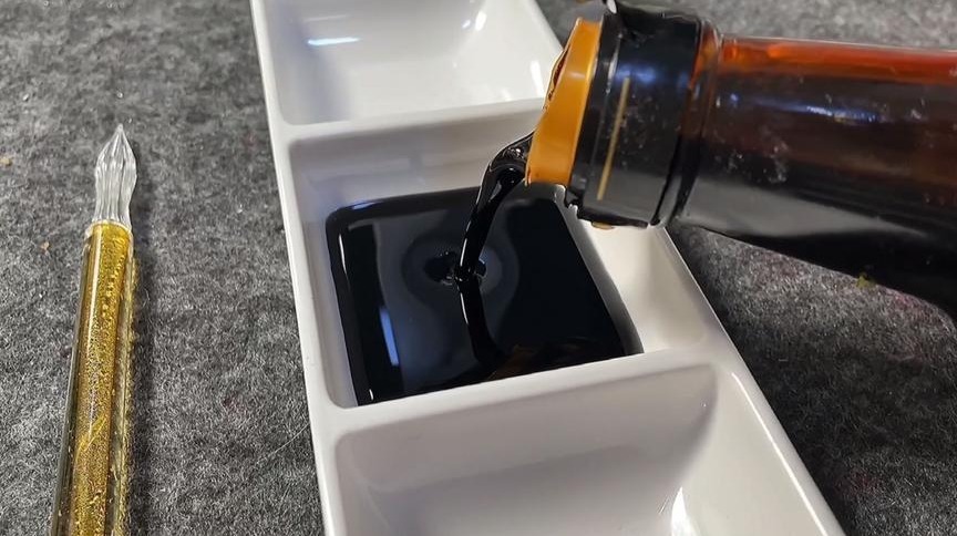 用酱油写字是什么效果?这也太立体了!