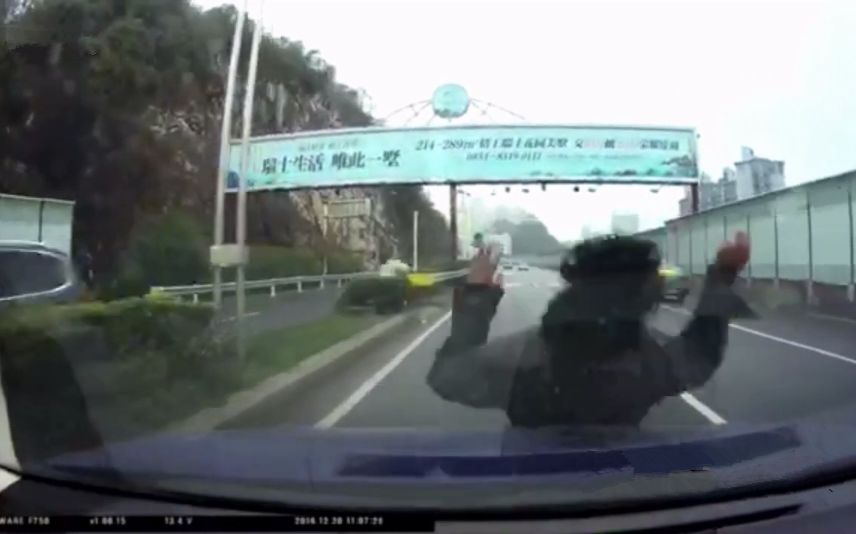 高速急刹被追尾,刹住还是撞到人怎么办?
