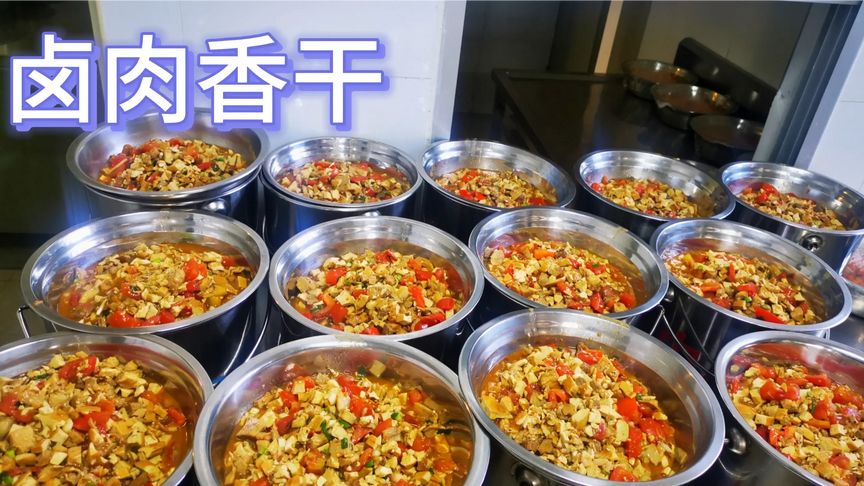 实拍民办幼儿园后厨的工作日常 三人搭档负责全园师生饭菜