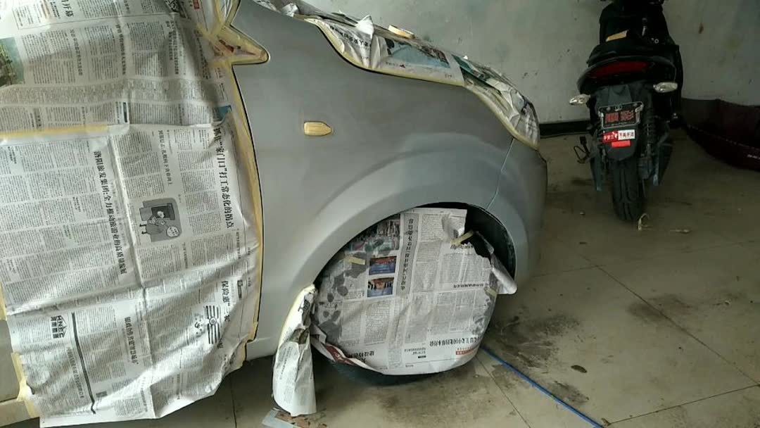 汽车这样喷漆,即保留了原车的色漆又省钱,车主朋友你们知道吗?