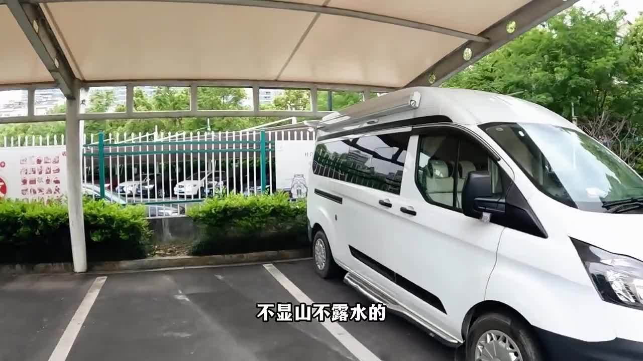 这辆不到25万的福特房车太低调了,停在哪里都不招人烦