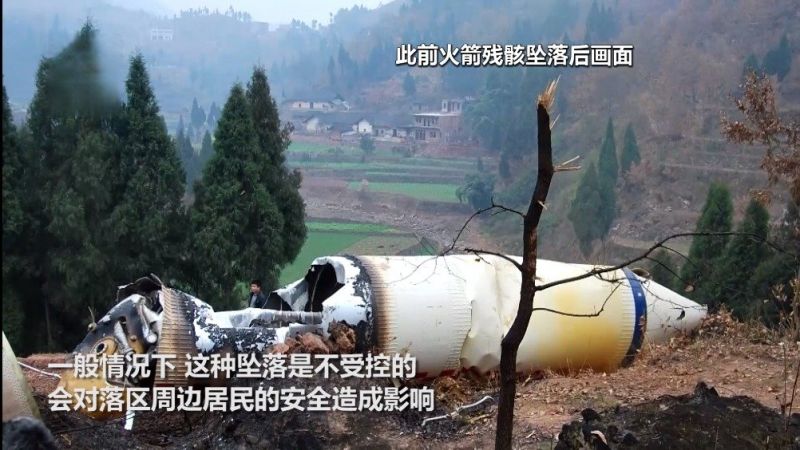 【珍贵画面!我国披露首次火箭残骸伞控精准回收画面】近日长三乙...