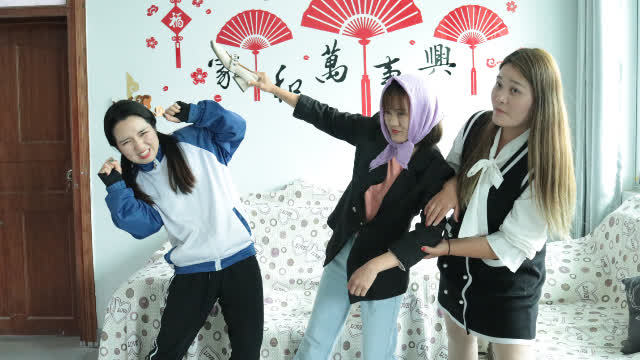 老师突然家访,得知才才过于痴迷游戏,结果被妈妈教育一顿